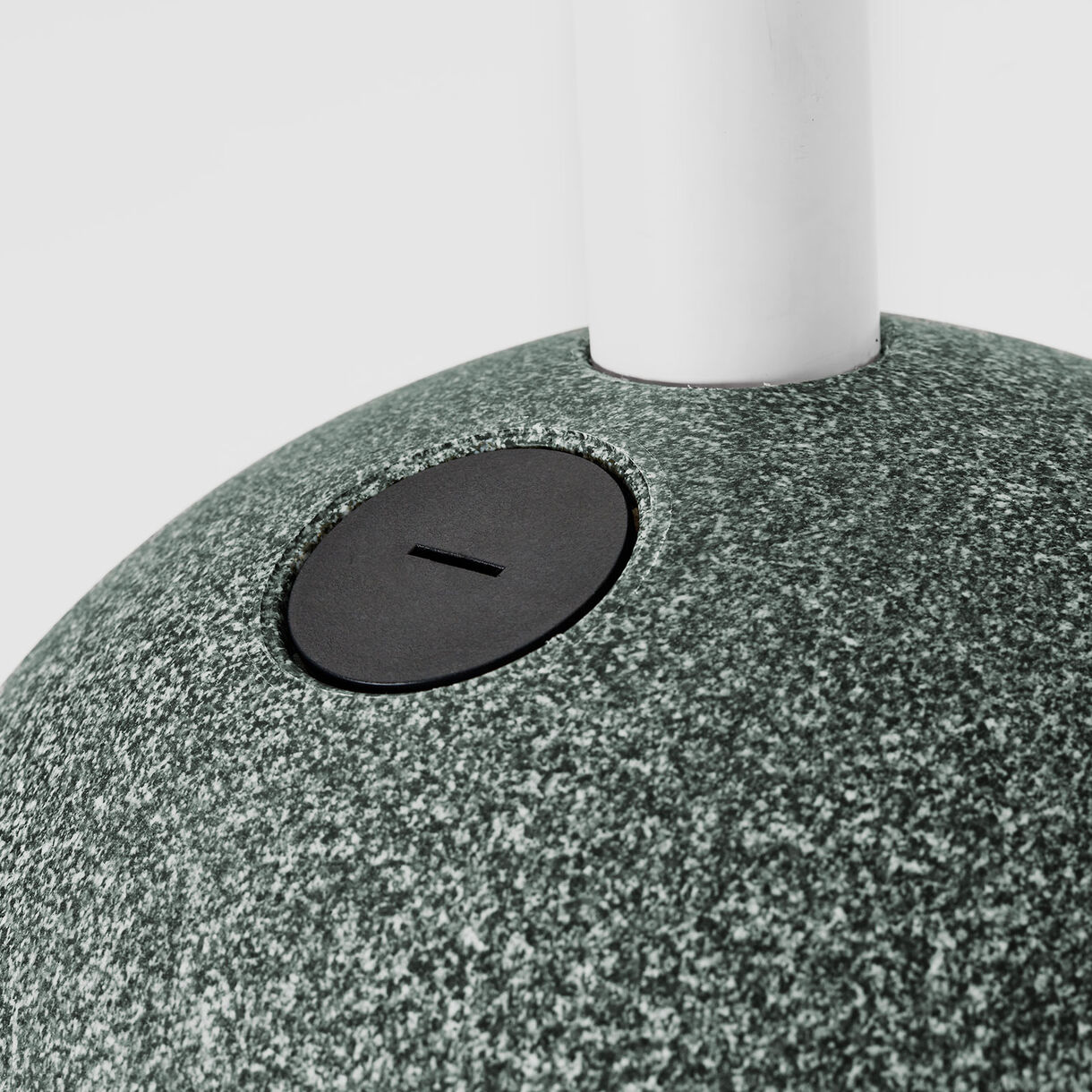 Derlot Tonne Round Table | Living Edge