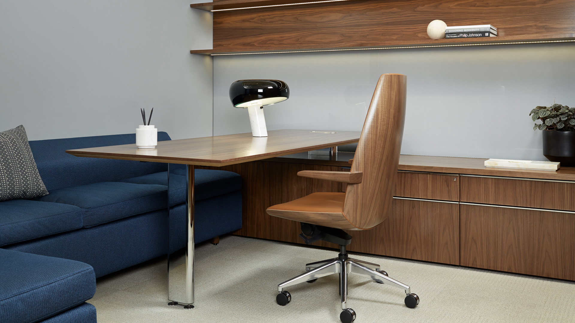 Clamshell Highback Conference Chair