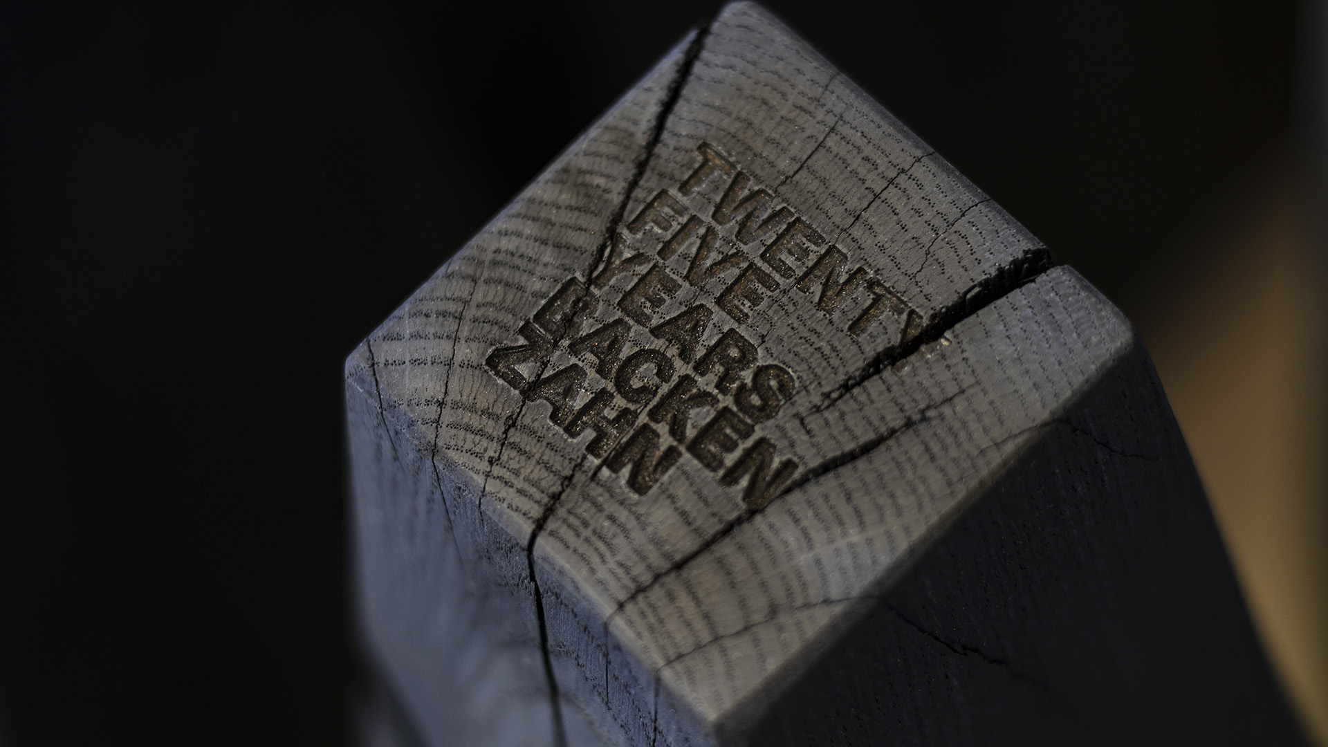 Backenzahn™ Side Table